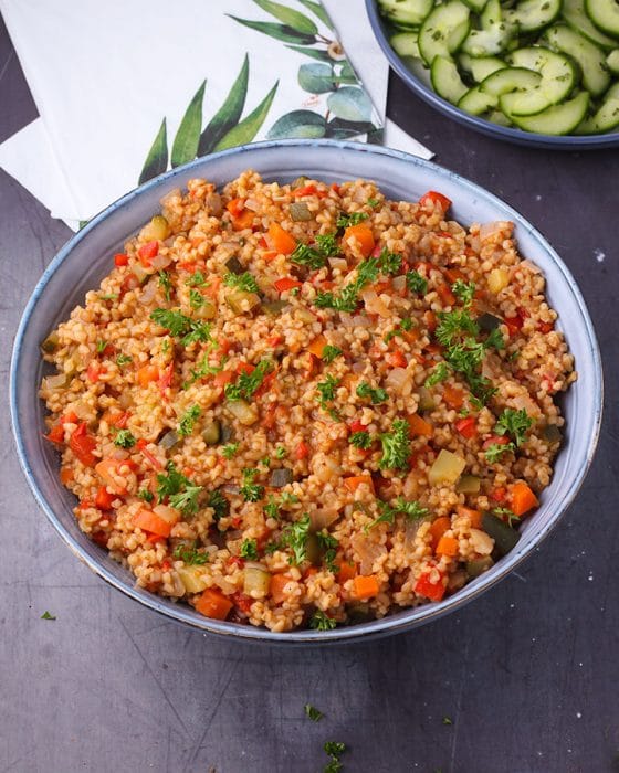 Middle Eastern bulgur with vegetables - Vegan with Gusto